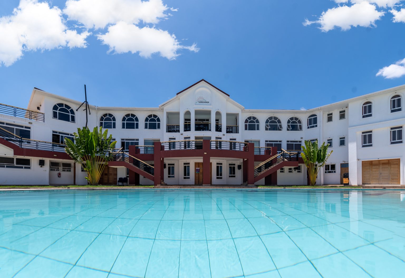 Greenpark Sundowner – East, Drink, Play & Enjoy